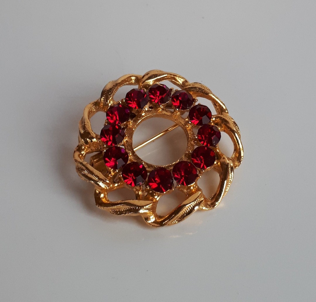 Vintage Gold Metal Encrusted Ruby Red Rhinestones Crystal Circle Wreath ...