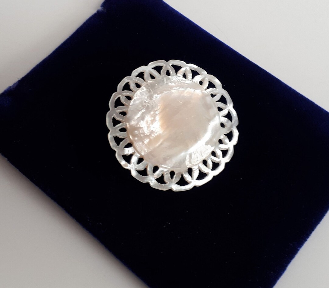 Vintage sculptée à la main en nacre irisée NACRE MOP broche de - Etsy ...