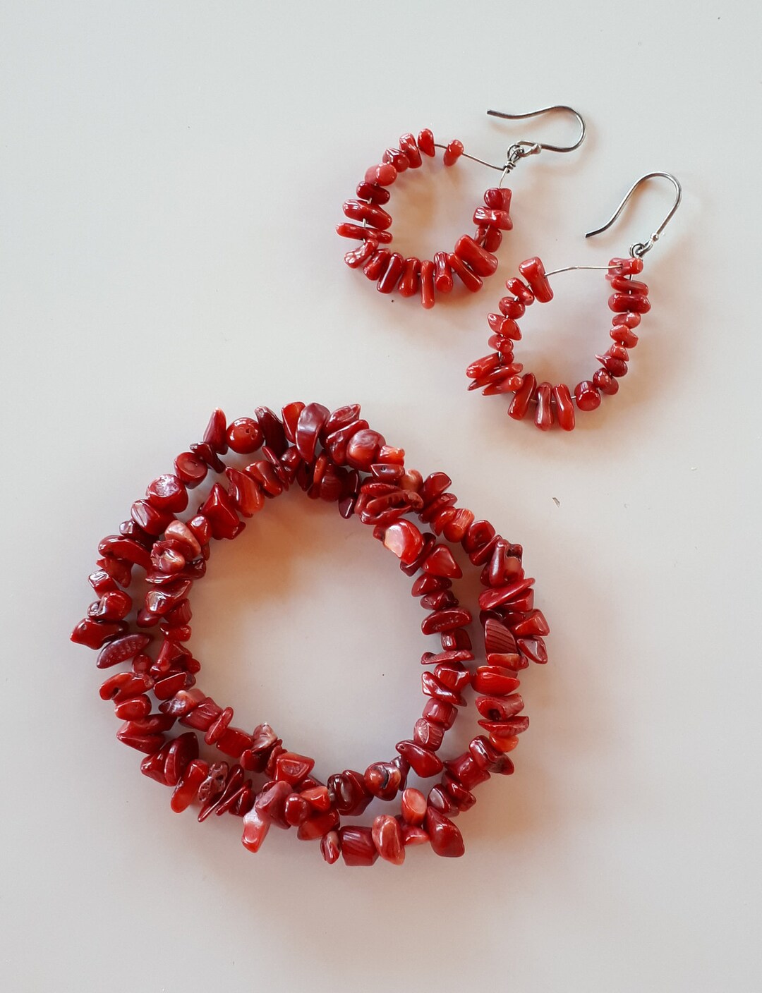 Red Coral Chips Jewelry Set 2 Stretched Beaded Bracelet and Dangle ...