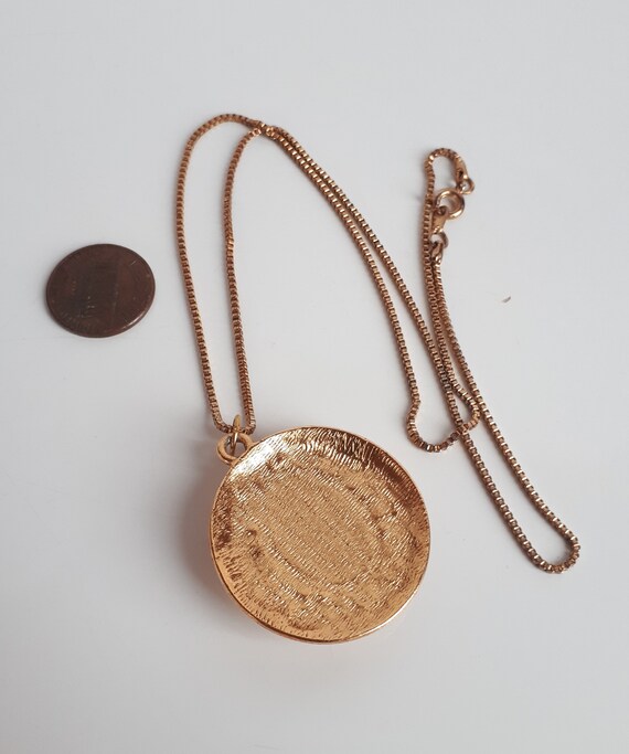 Big Vintage faux conch shell plastic cameo lady portr… - Gem