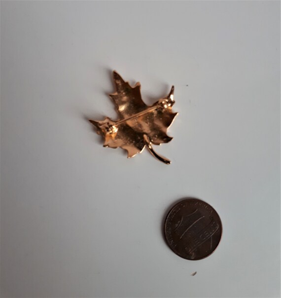 small Vintage gold plate realistic maple leaf Brooch … - Gem