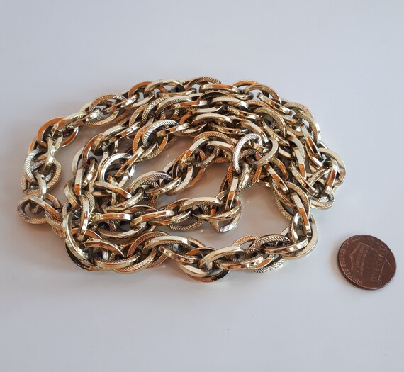 chunky Vintage textured gold metal chain necklace wit… - Gem