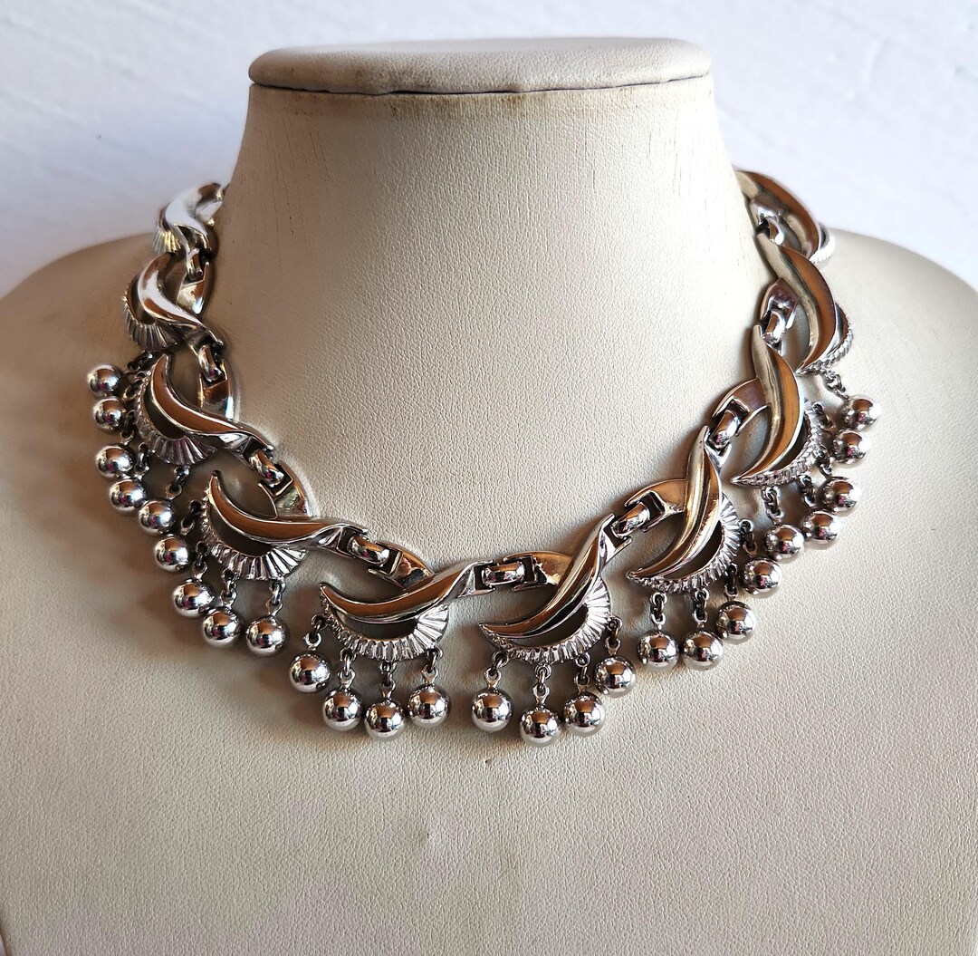 Exquisite Vintage 50s TRIFARI Signed Rhodium Plate Articulated Curved ...