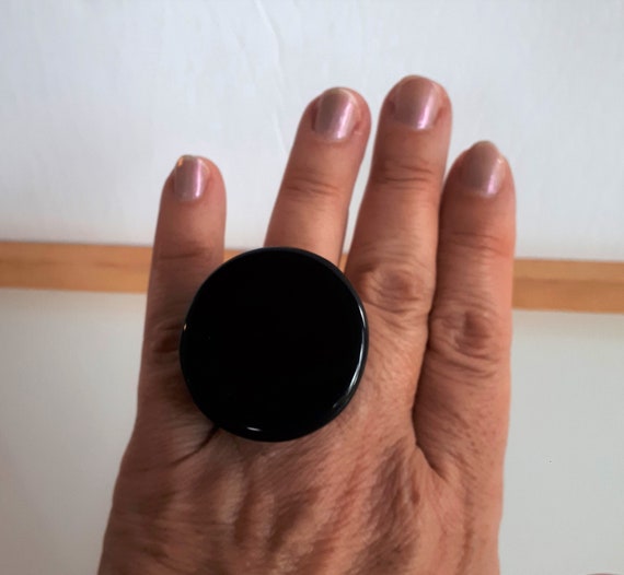 Retro RUNWAY massive black lucite plastic ring with f… - Gem