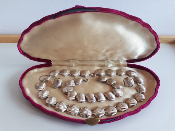 Antique Clam Shell Jewelry Box, Magenta Velvet & Crea… - Gem