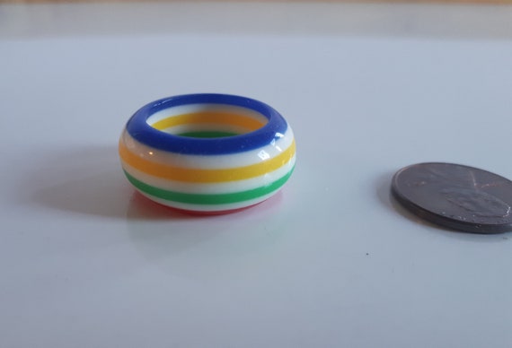 Lucite plastic domed band ring with layered rainbow m… - Gem