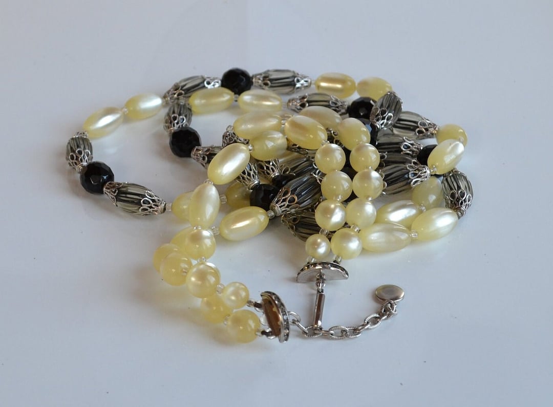 Superb RARE Vintage Cream Moonglow Transparent Black Melon Beads Lucite ...