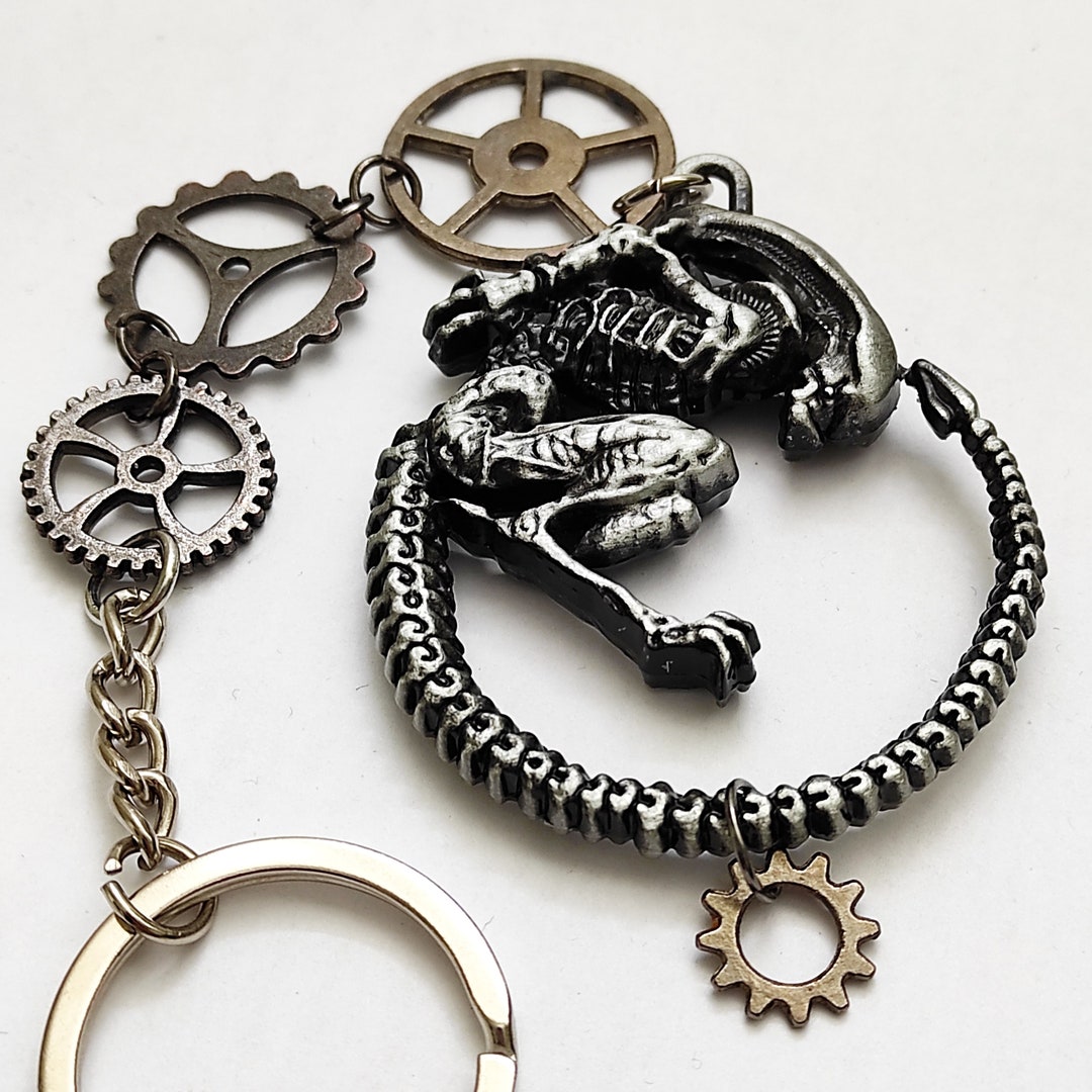 Alien Keychain in the Car Decor Home Jewelry Xenomorph Steampunk Watch ...