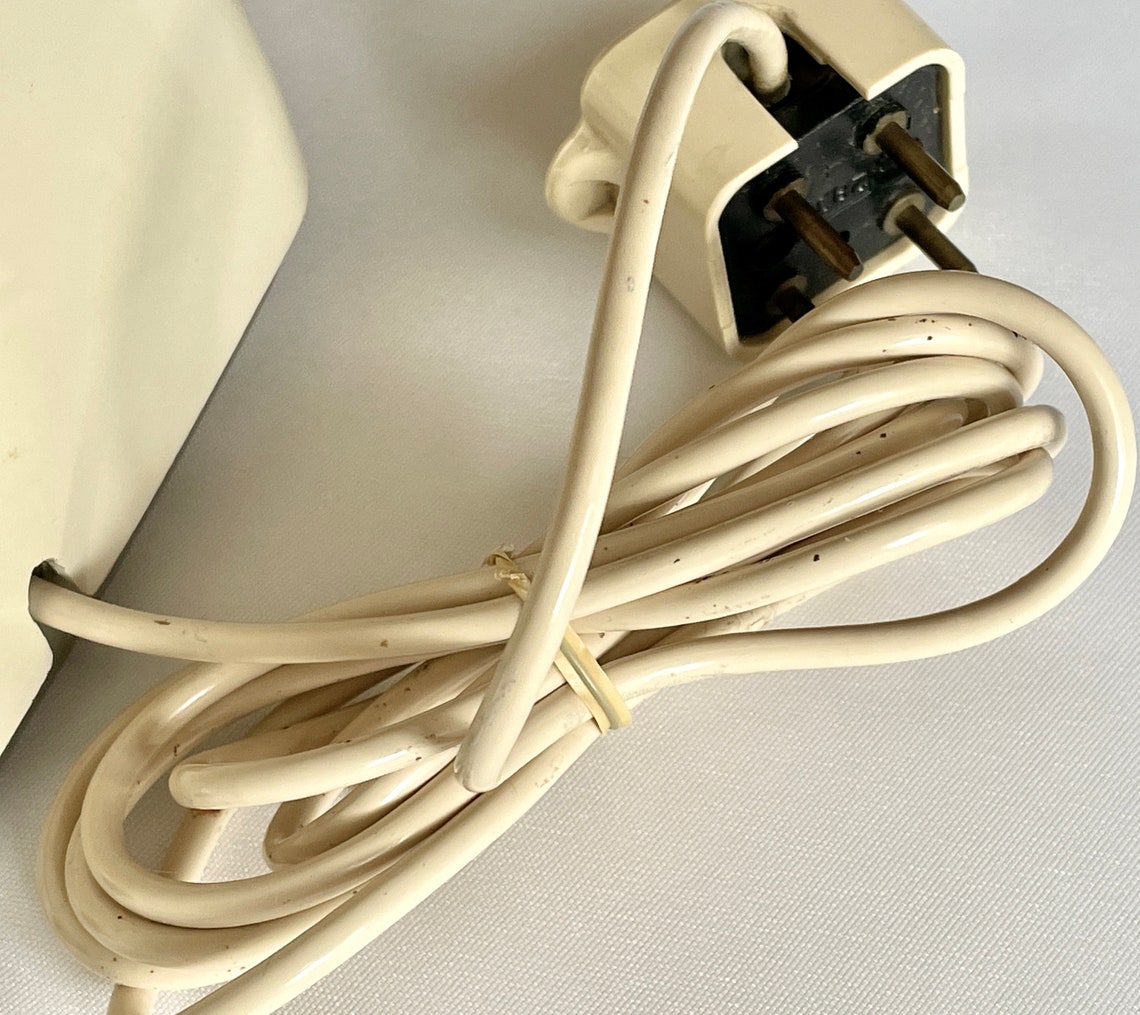 Pretty Vintage 1960's Monophone Automatic Electric Telephone Type 182 ...
