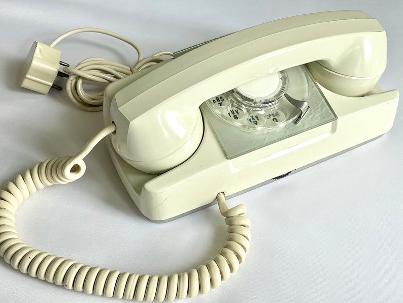 Pretty Vintage 1960's Monophone Automatic Electric Telephone Type 182 ...