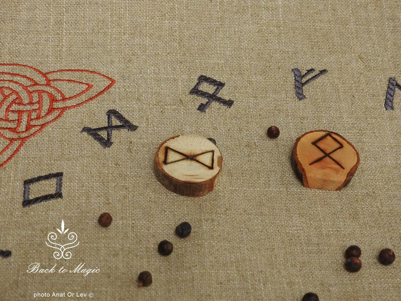 Embroidered Rune Cloth. Divination Rune Cloth. Rune Casting - Etsy