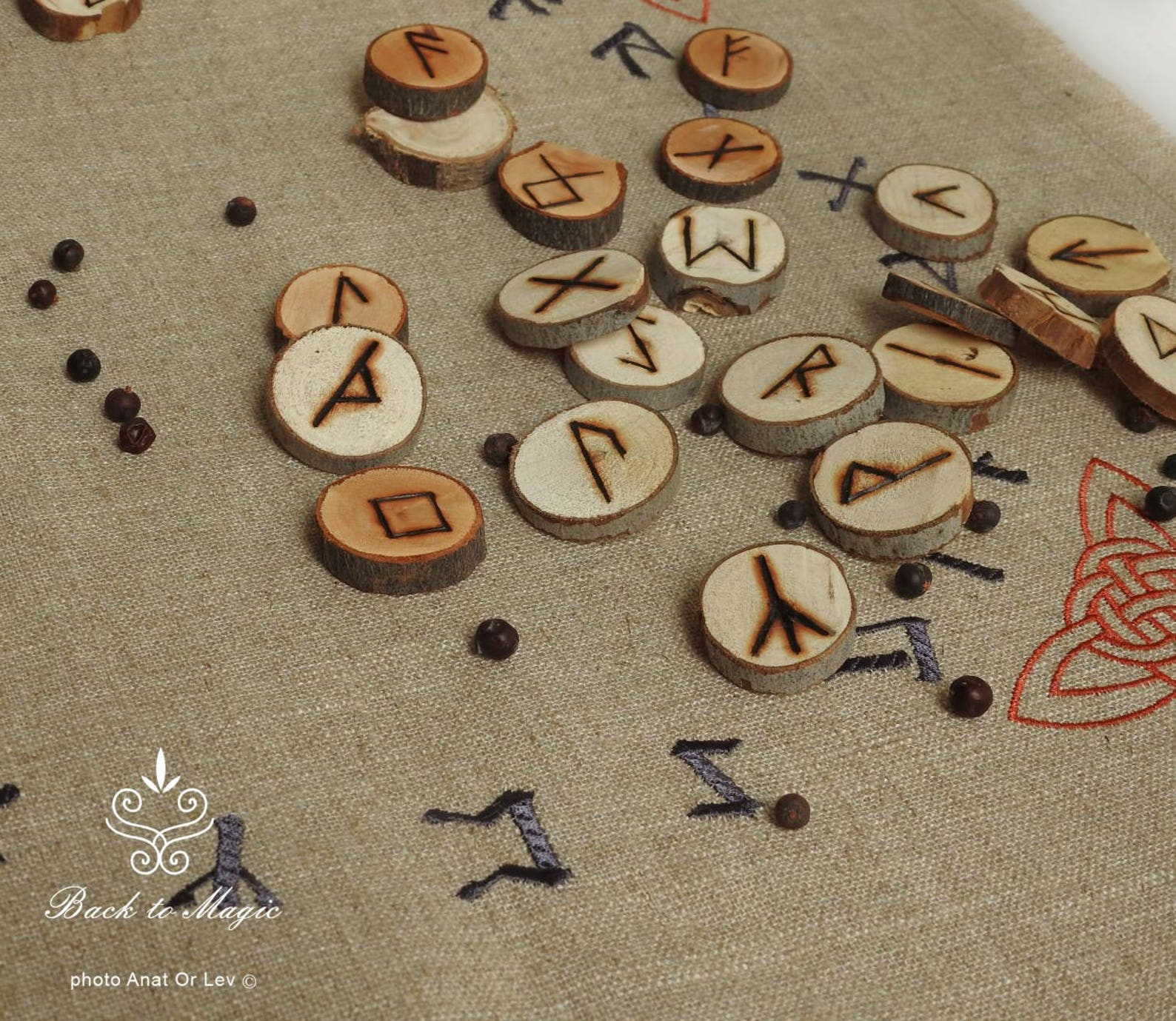 Embroidered Rune Cloth. Divination Rune Cloth. Rune Casting - Etsy