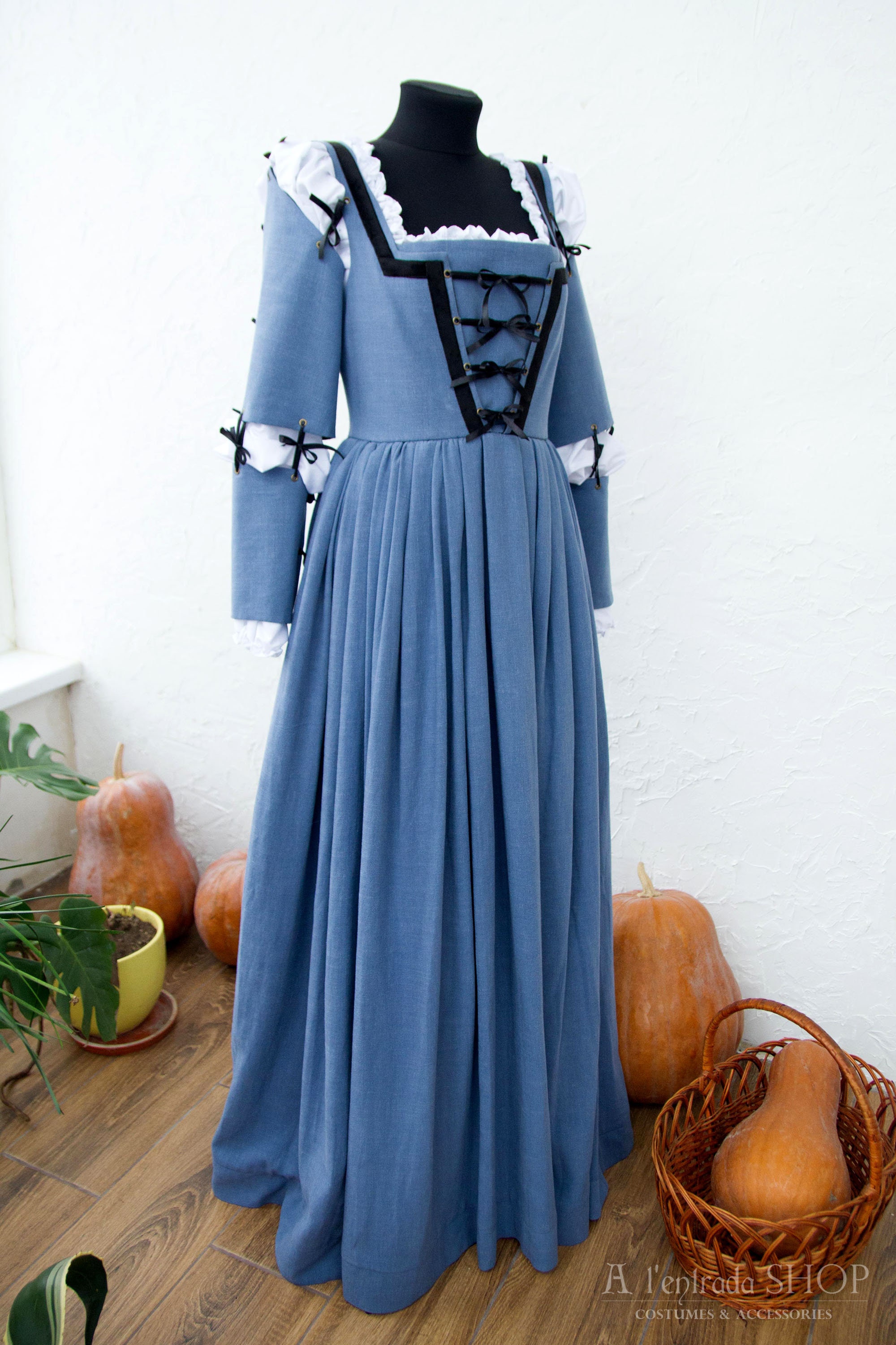 Blue Renaissance gown early XVI century. Custom historical | Etsy