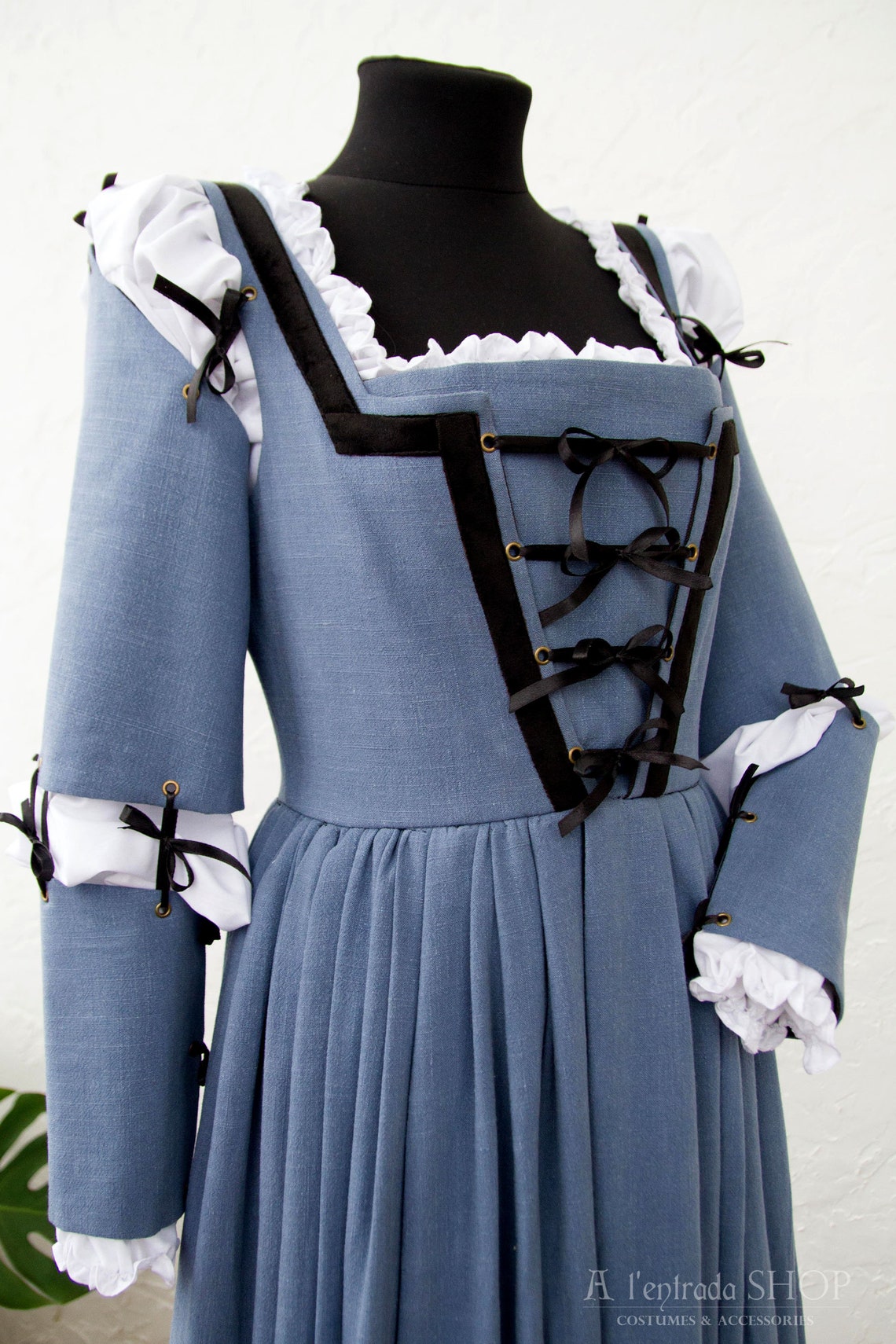 Blue Renaissance gown early XVI century. Custom historical | Etsy