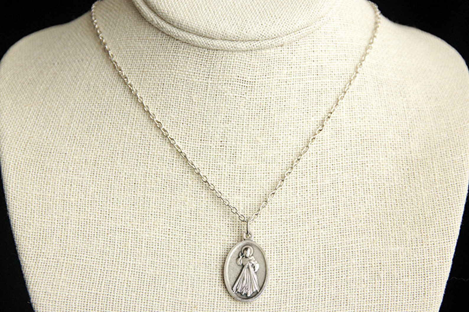 Divine Mercy Necklace. Christian Necklace. Divine Mercy Medal - Etsy