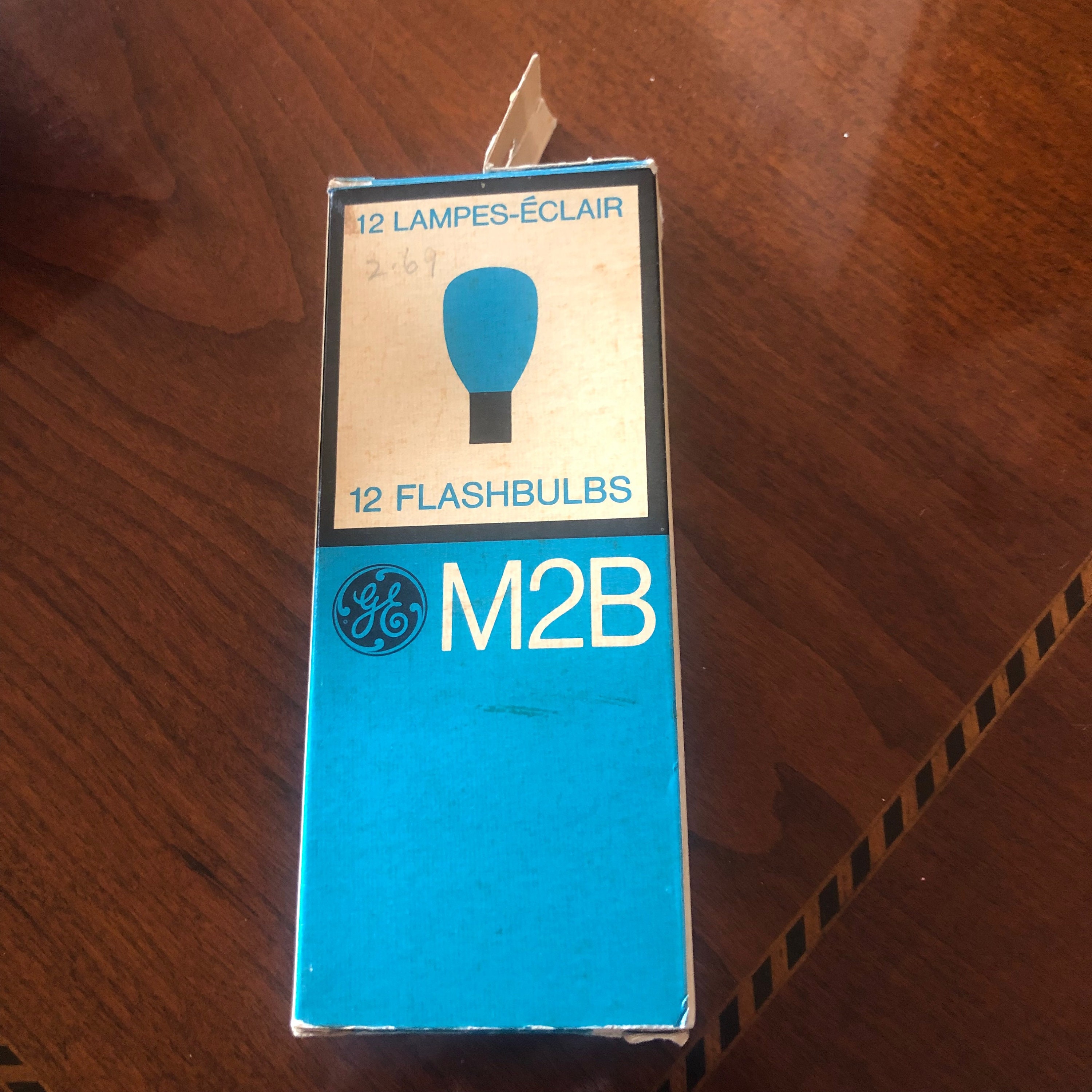 Vintage General Electric M2B Flashbulbs With Box - Etsy