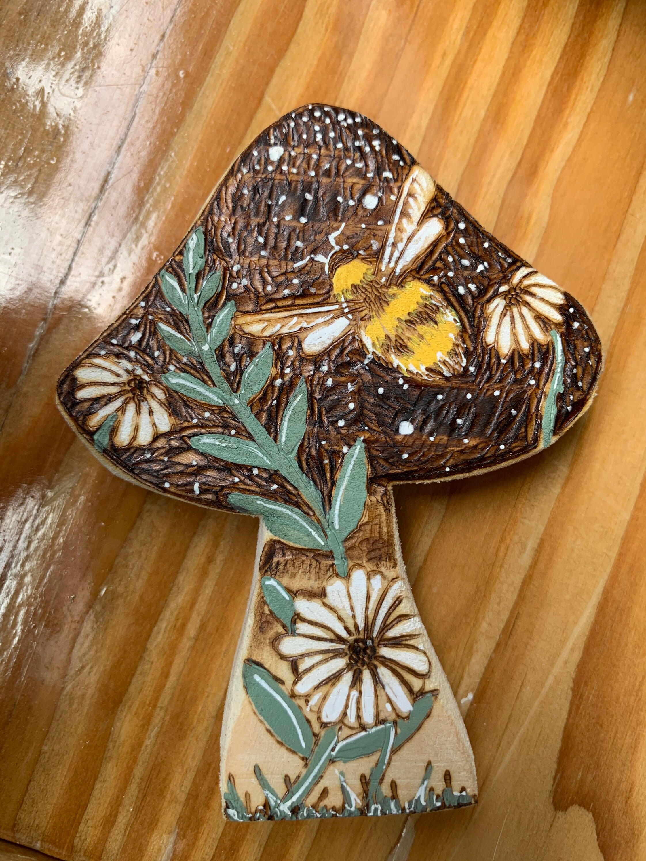 Cottagecore Detailed Bumblebee Shelf Decor - Etsy