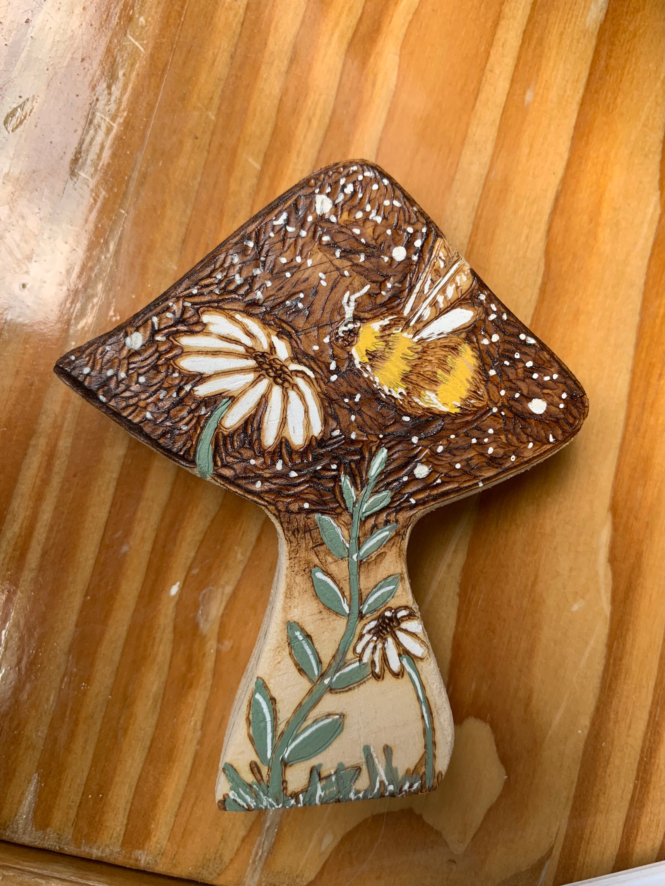 Cottagecore Detailed Bumblebee Shelf Decor - Etsy