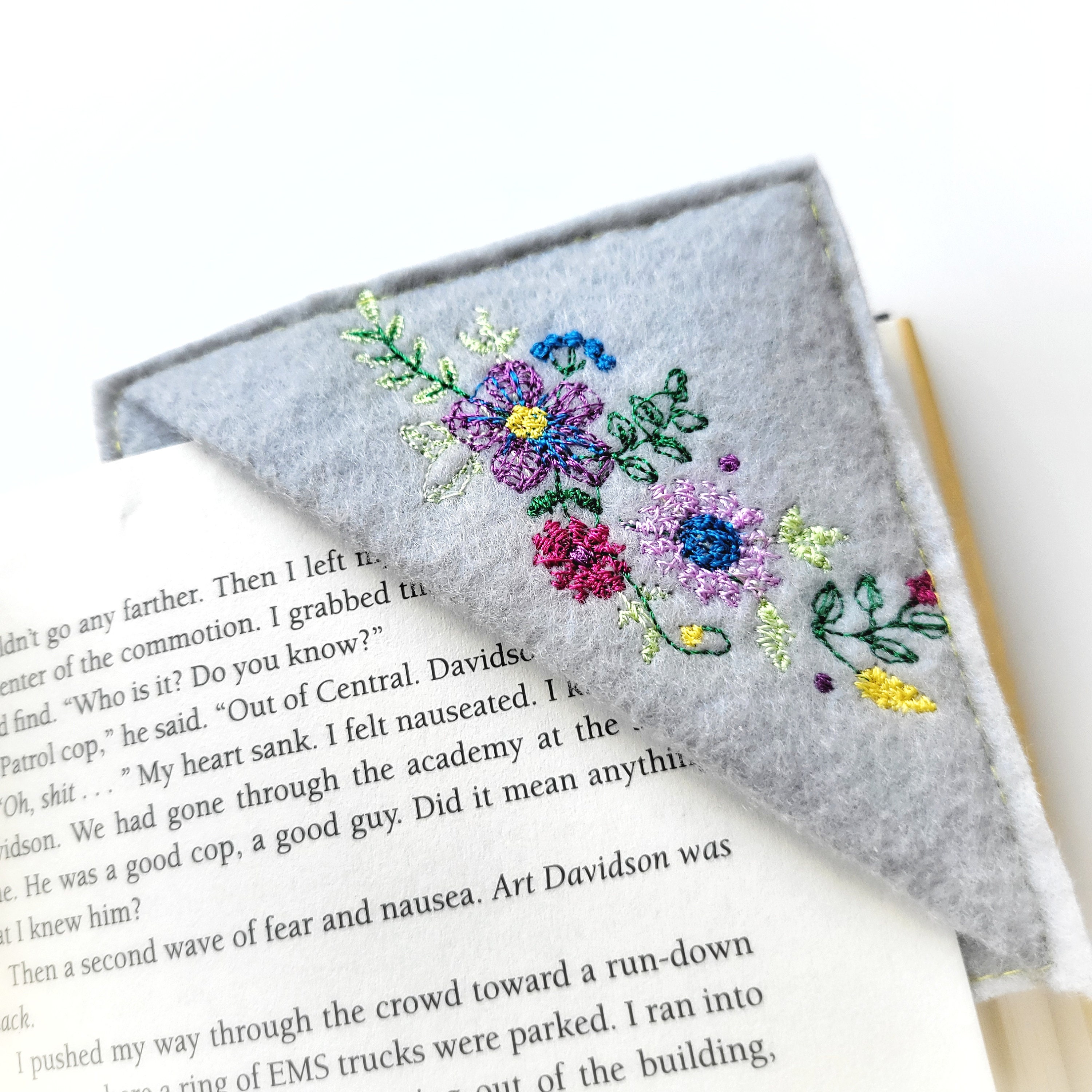 Handmade Embroidered Corner Bookmark, Bookmark, Embroidery, Books ...