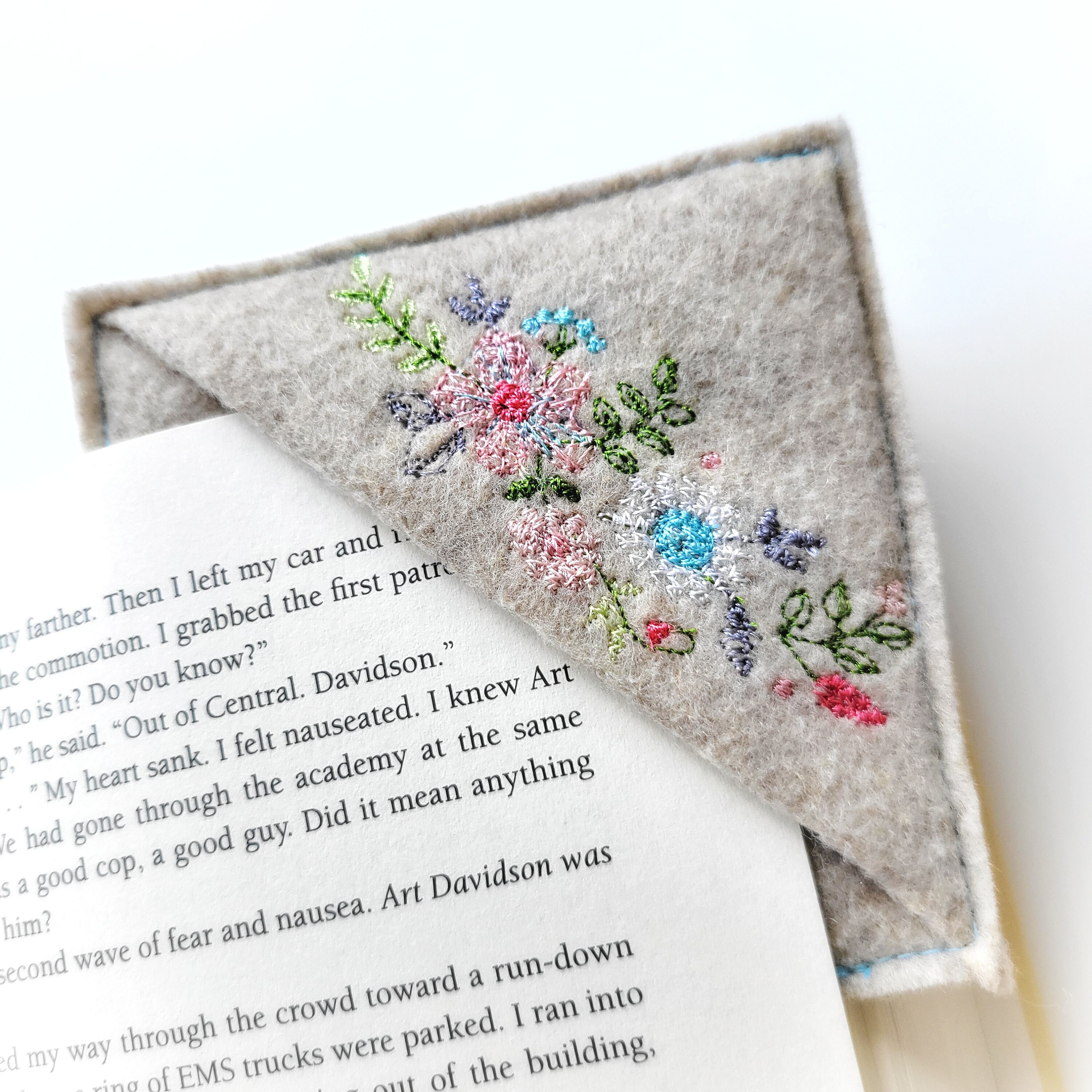 Handmade Embroidered Corner Bookmark, Bookmark, Embroidery, Books ...