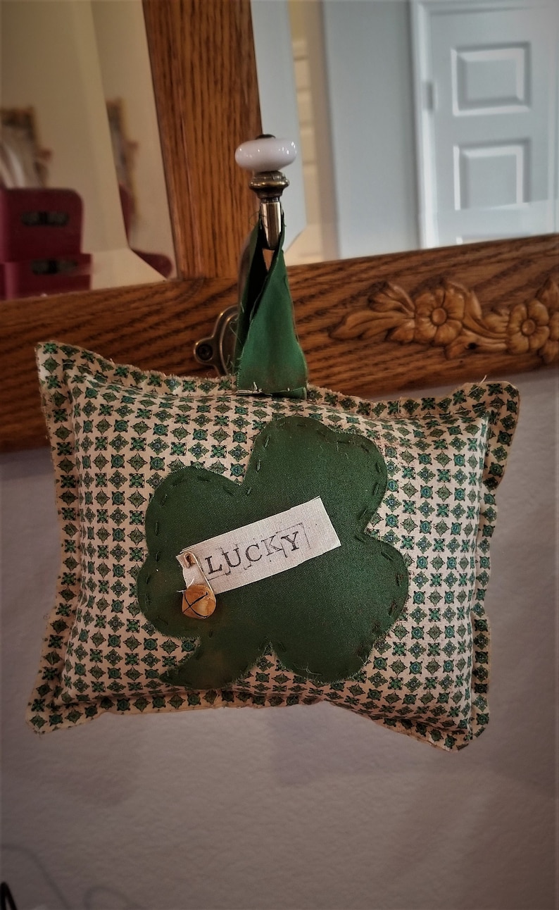 Primitive Shamrock Pillow Tuck Shamrock Peg Hanger Primitive - Etsy