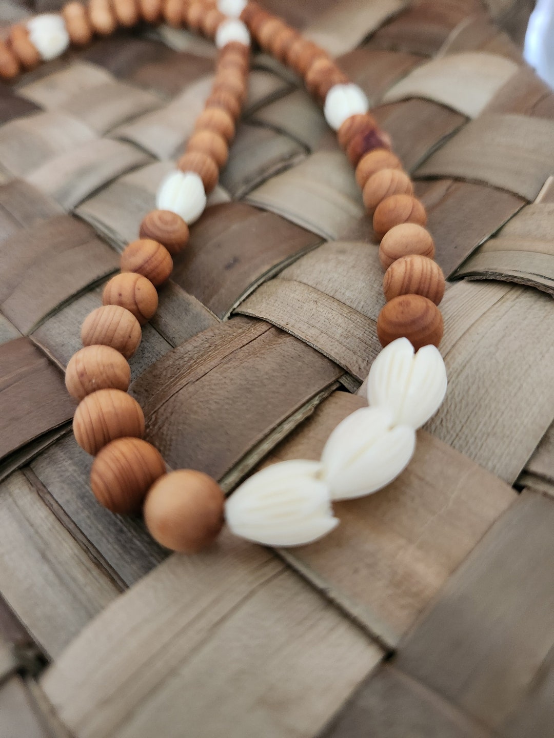 Pikake Flower & Sandalwood Beads Necklace - Etsy