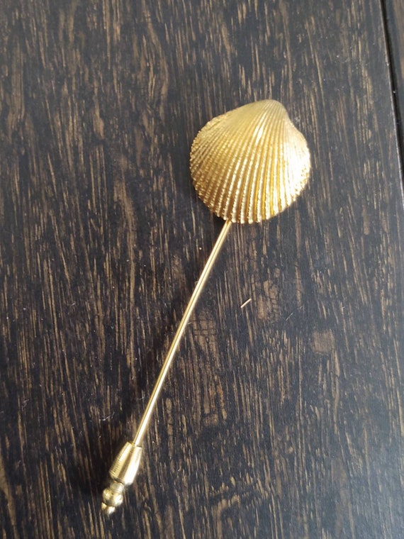 Vintage 1960's Trifari Clam Shell Stick Pin Gold Tone - Gem