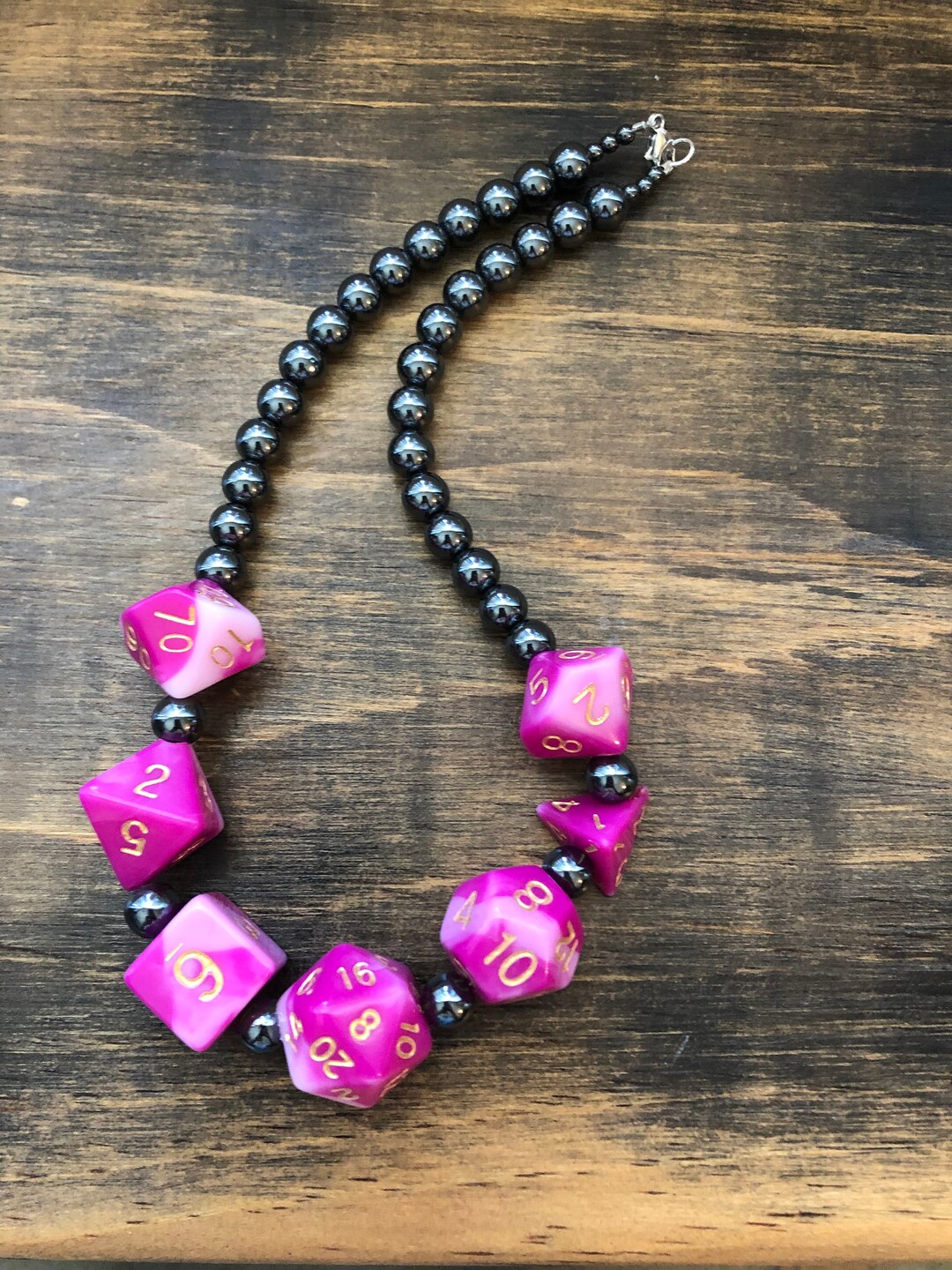 Collar de mazmorras y dragones, collar DnD, cuentas de hematita, broche ...