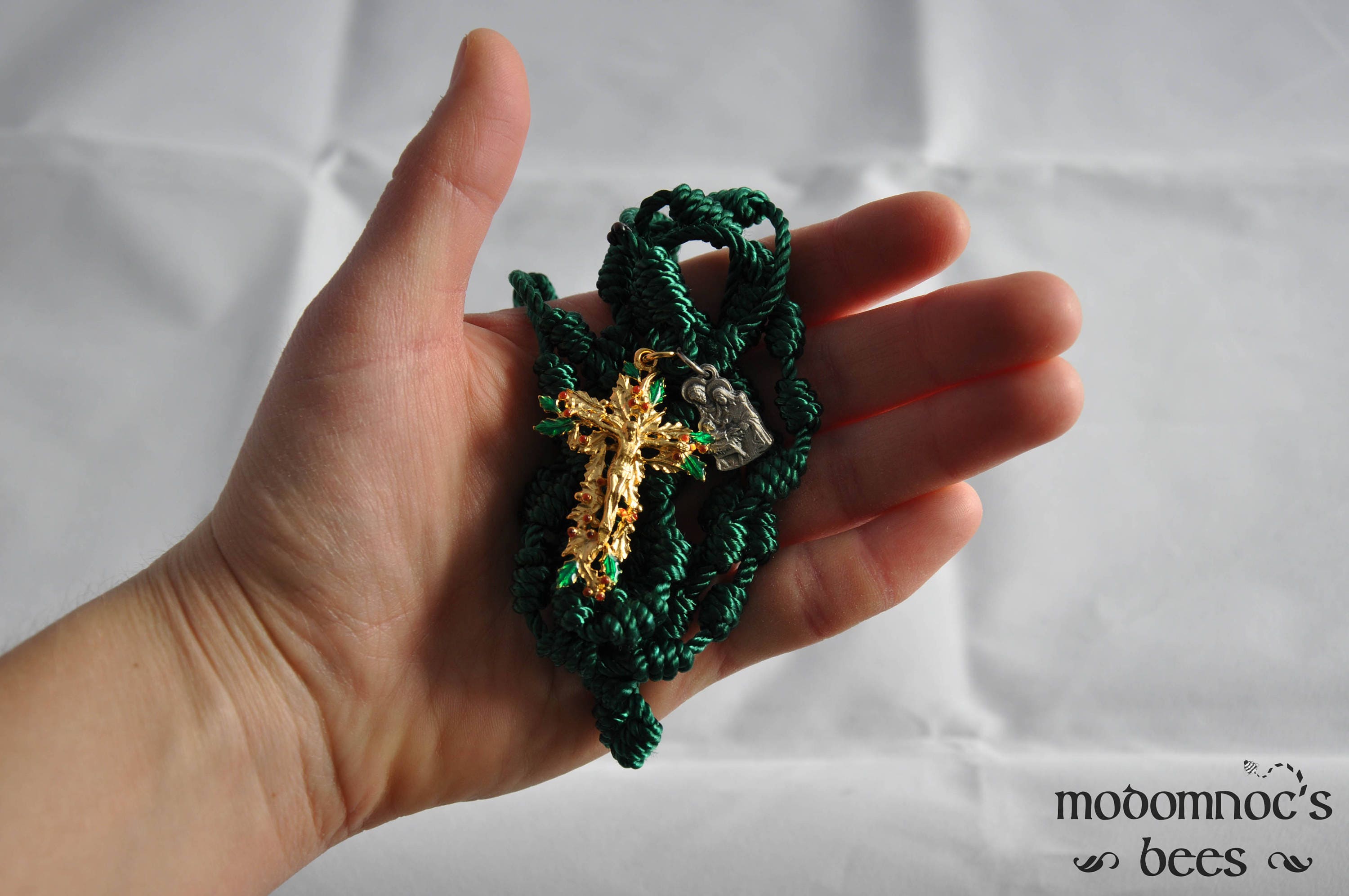 Christmas Rosary: Green Knotted Twine Rosary Featuring a Holy Family ...