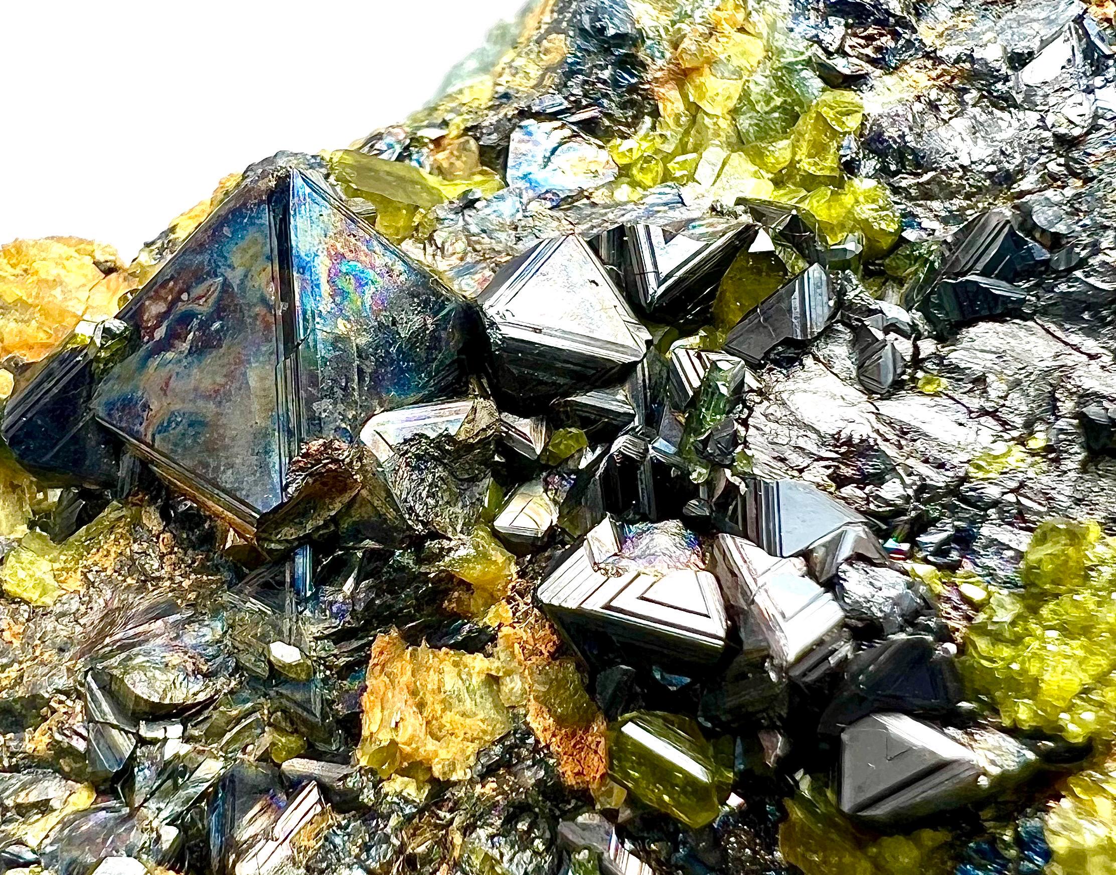 700 Gram Extremely Ultra Rarest Iridescent Magnetite With Vesuvianite ...