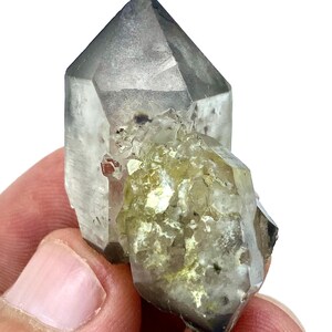 83 Carats Natural Rarest Quartz With Illmenite Inclusion From Zagi ...