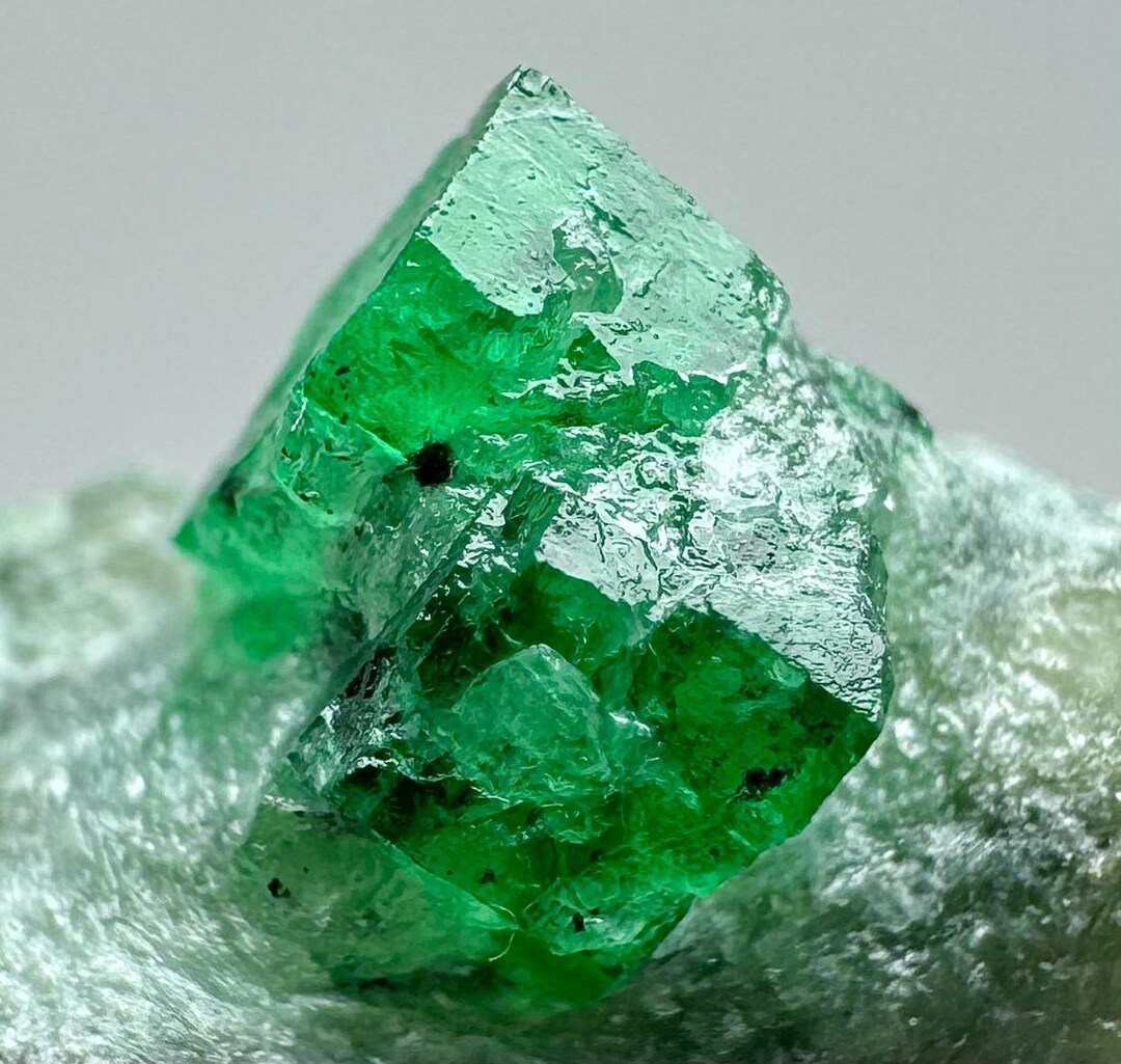 Natural Unique Emerald Crystal on Matrix 76.30 Carat| Rarest Emerald ...