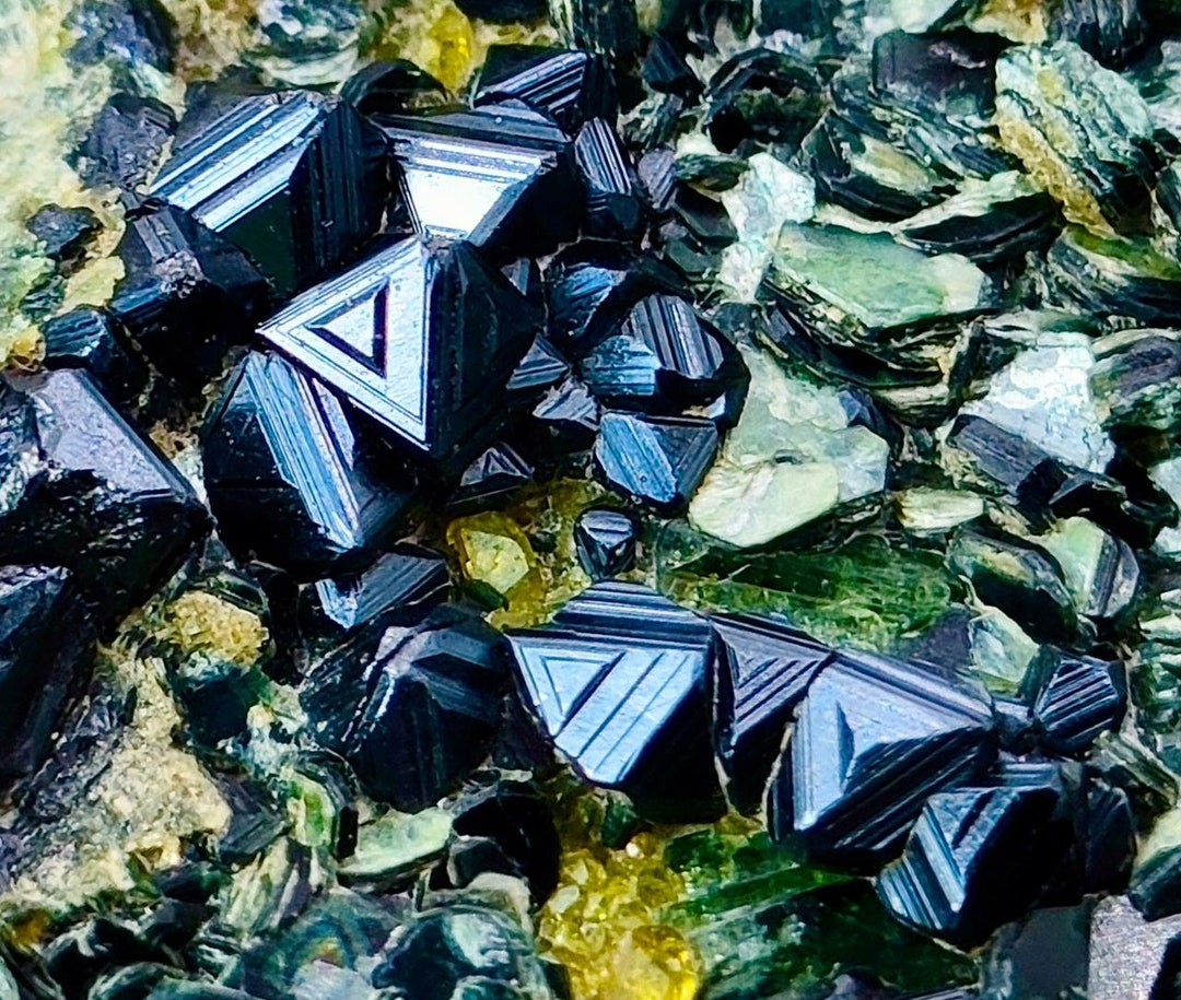 567 Gram Extremely Ultra Rarest Magnetite & Vesuvianite Diopside ...