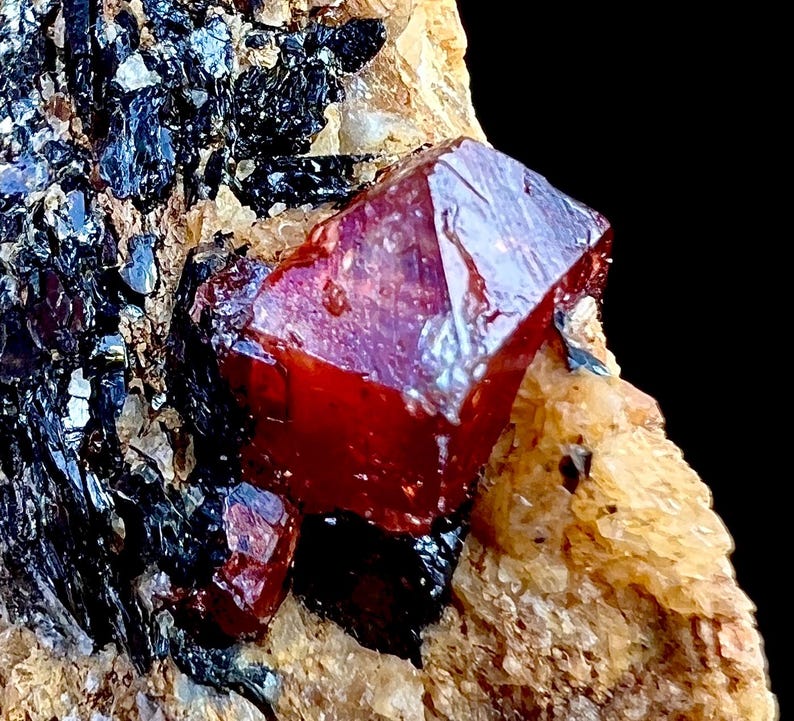 89 Gramm Natürlicher Zirkon mit Biotit Glimmer Kristall aus Pakistan ...