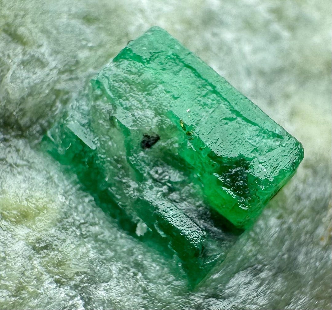 Natural Unique Emerald Crystal on Matrix 40.35 Carat| Rarest Emerald ...