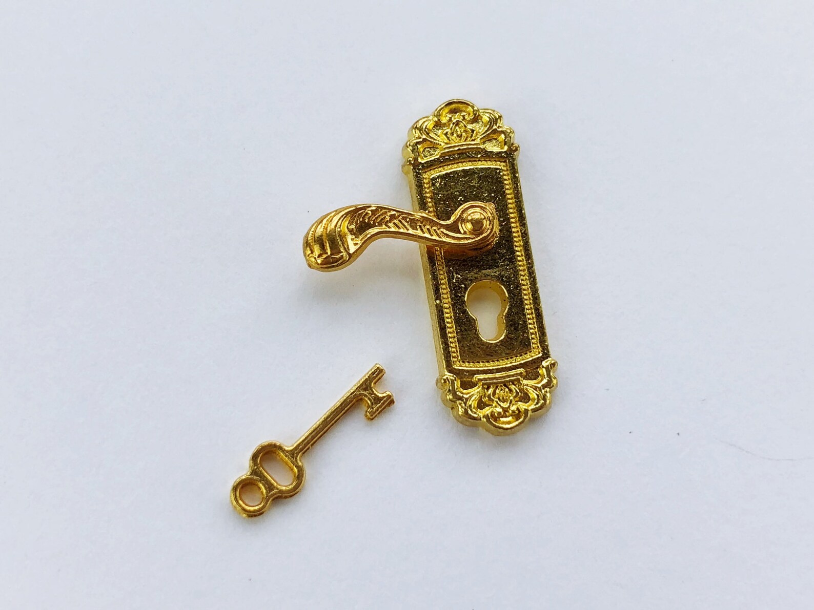 D043 Dollhouse Miniature Door Handle With Miniature Key - Etsy