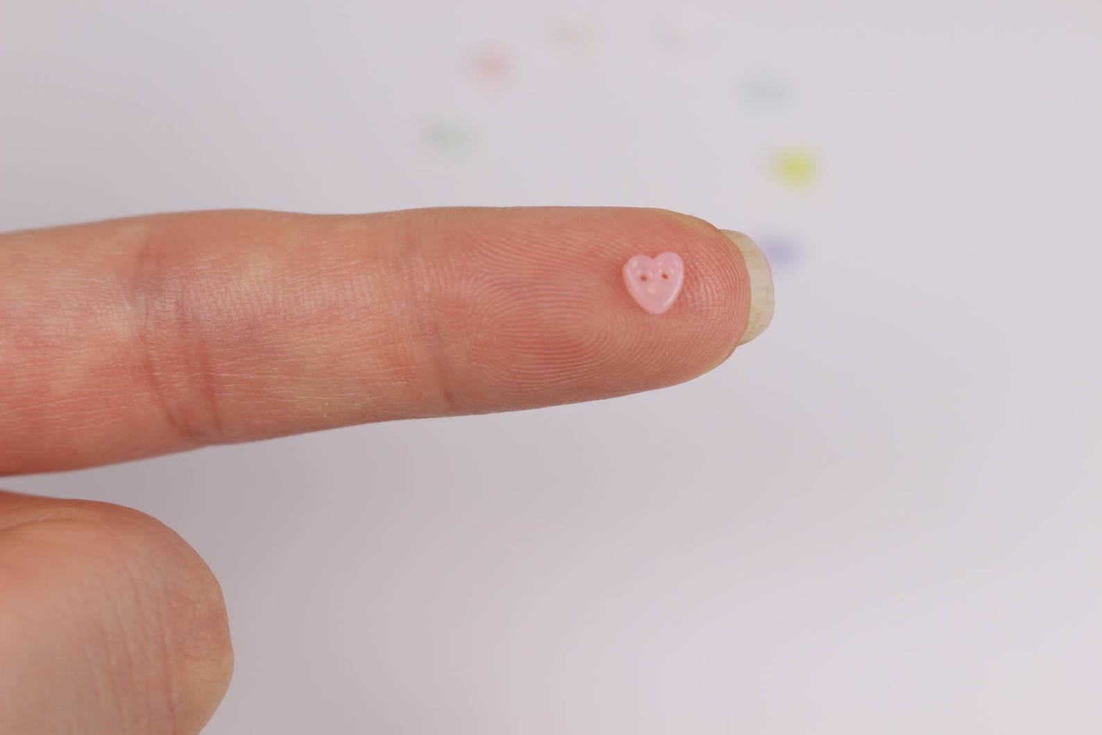 B048 Colorful 4mm Tiny Heart Buttons Micro Mini Buttons Tiny Buttons ...