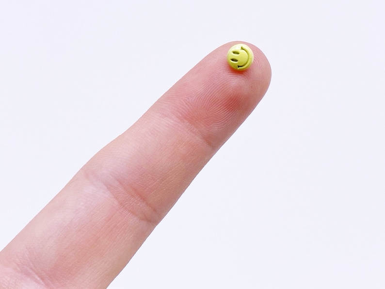 B131 Smile 5mm Little Smiley Face Emoji Shank Buttons Micro Mini ...