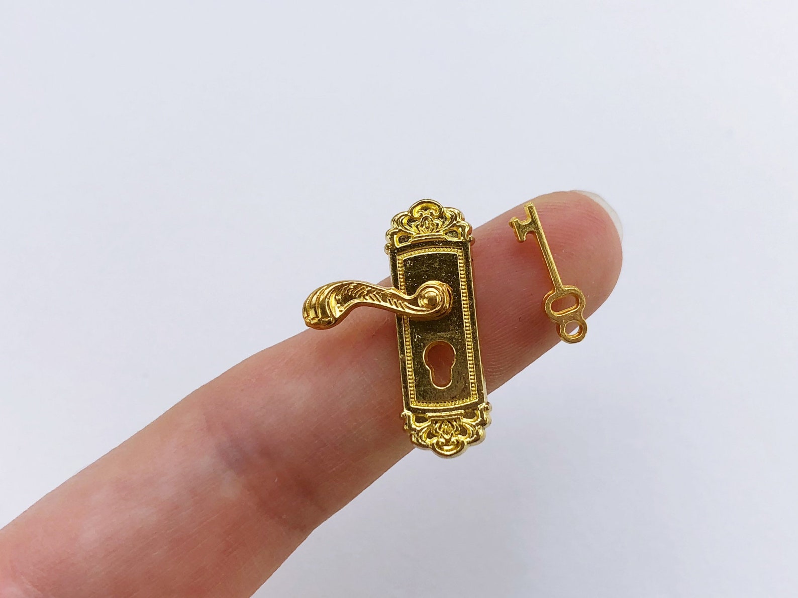 D043 Dollhouse Miniature Door Handle With Miniature Key - Etsy