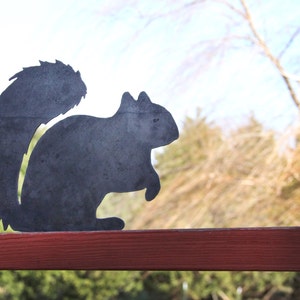 Metal Squirrel Statue | Garden Squirrel Cute Outdoor Statue Farmhouse ...