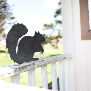 Metal Squirrel Statue | Garden Squirrel Cute Outdoor Statue Farmhouse ...
