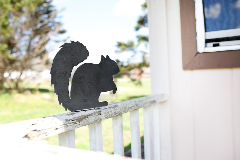 Metal Squirrel Statue | Garden Squirrel Cute Outdoor Statue Farmhouse ...