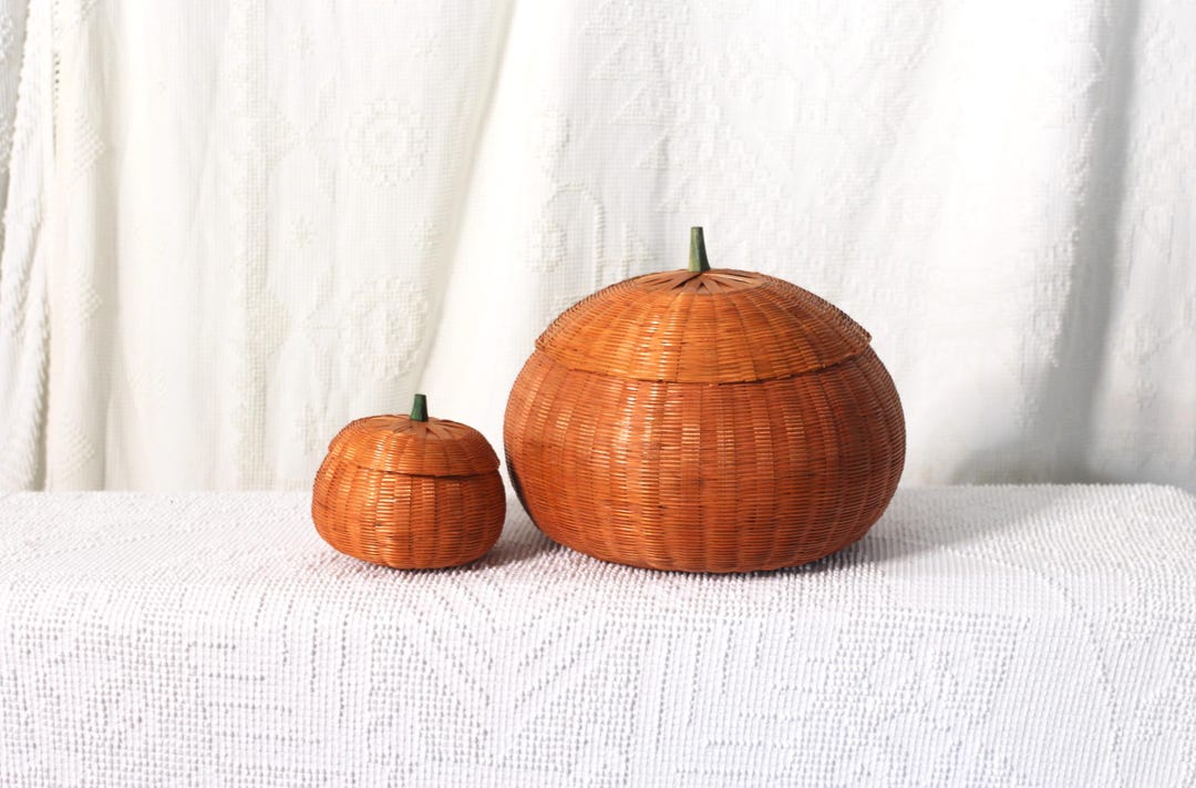 Pair of Pumpkin Baskets - Lidded Pumpkins - Orange Pumpkins With Green ...