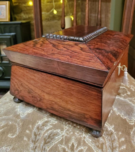 Beautiful early Victorian wooden box circa 1870's sar… - Gem