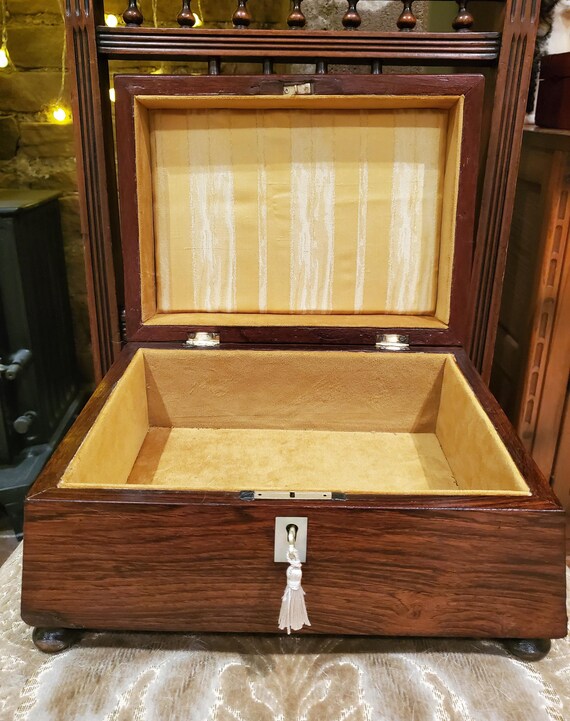 Beautiful early Victorian wooden box circa 1870's sar… - Gem
