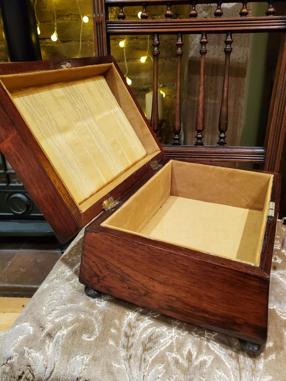 Beautiful early Victorian wooden box circa 1870's sar… - Gem