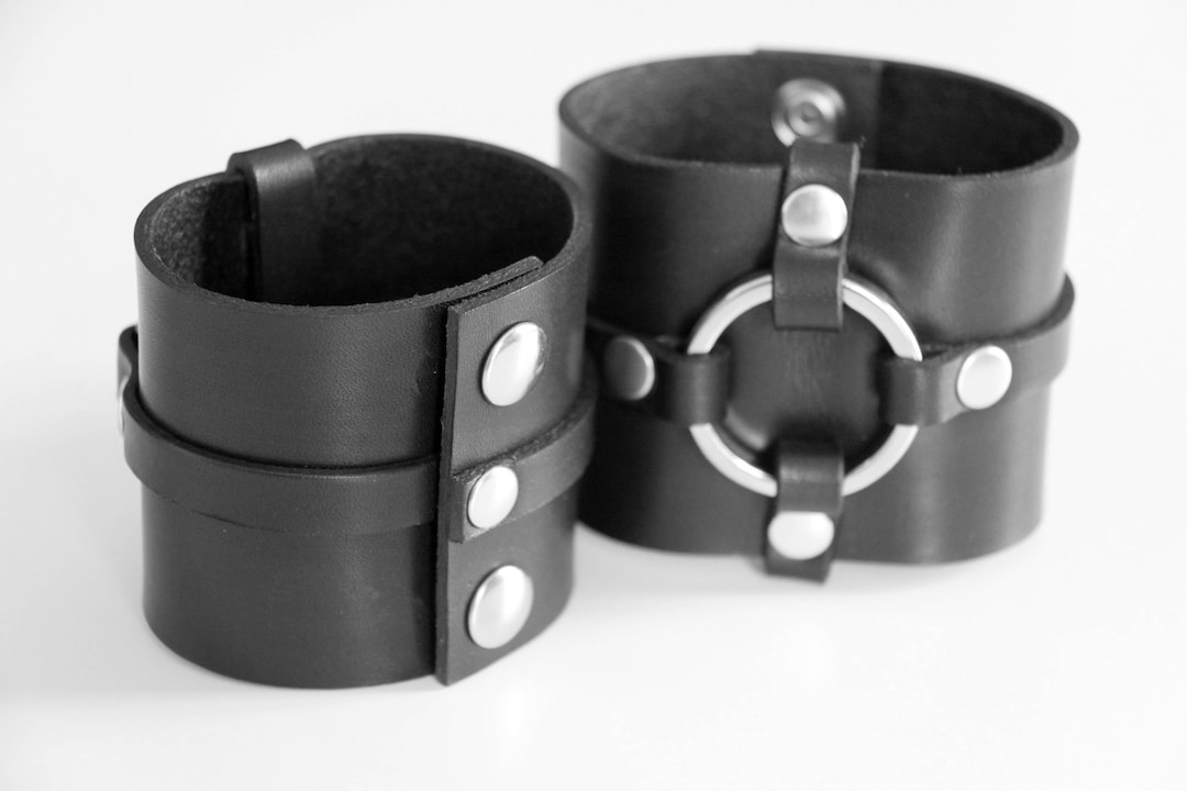 Leather Cuff Strap the RING CUFF BDSM - Etsy