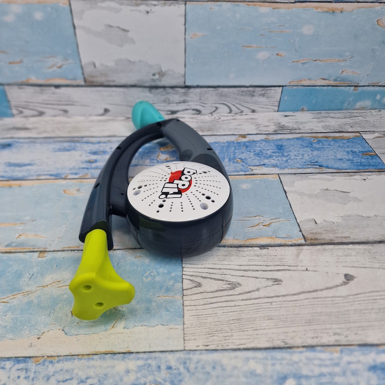 Bop It Refresh Hasbro Classic Electronic Handheld Game Childrens Toy ...