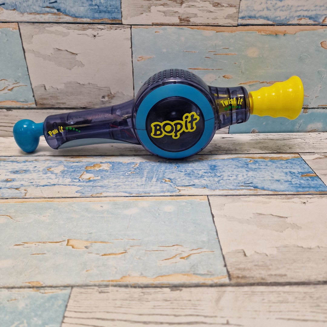Vintage 2002 Bop It Hasbro Classic Electronic Handheld Game Childrens ...
