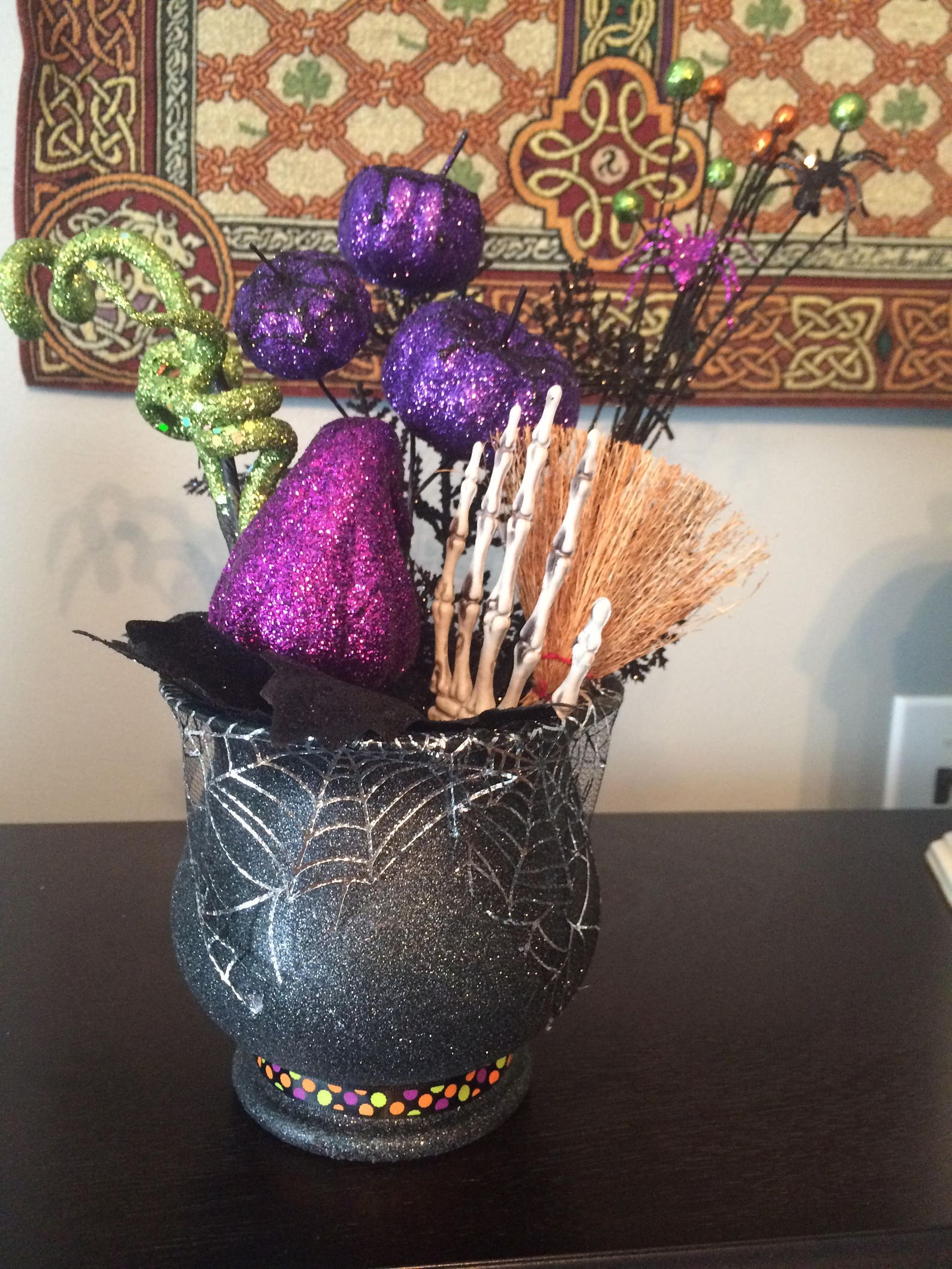 Black Creepy Cauldron Centerpiece - Etsy